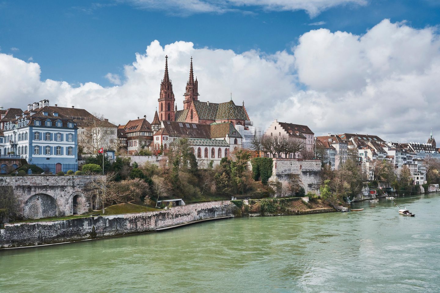 Book tickets online now and fly into the world | SWISS