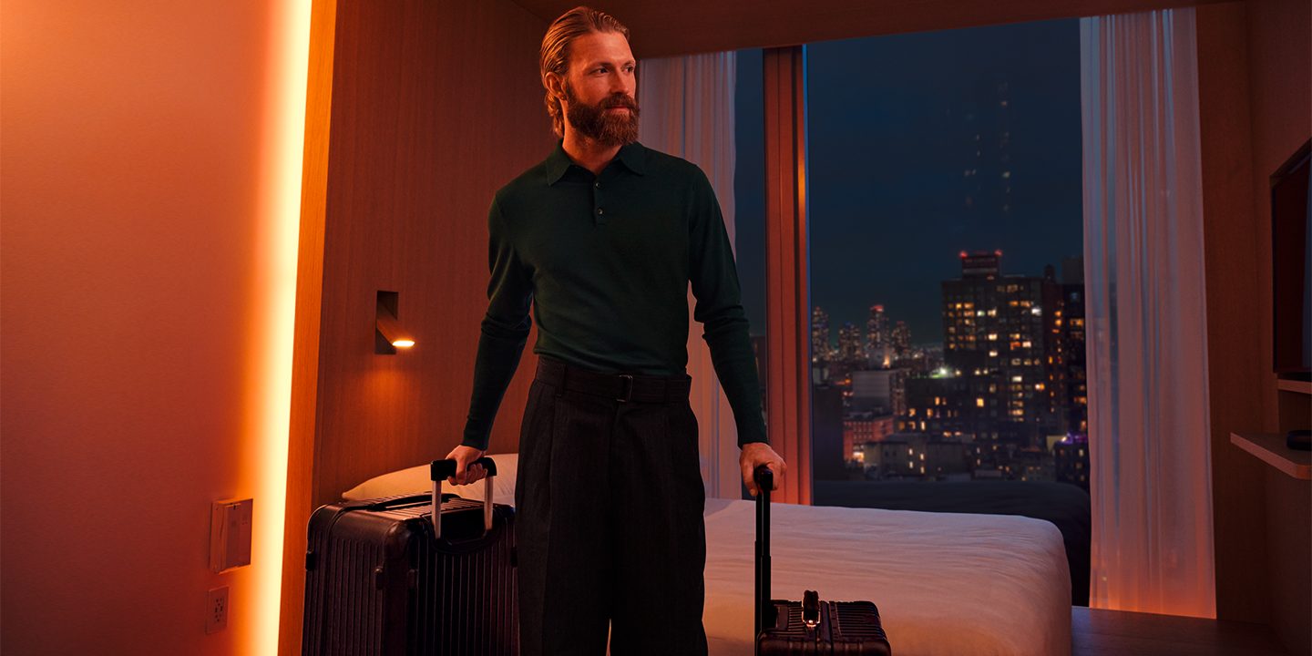 Book tickets online now and fly into the world | SWISS