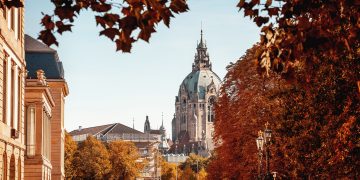 Book tickets online now and fly into the world | SWISS